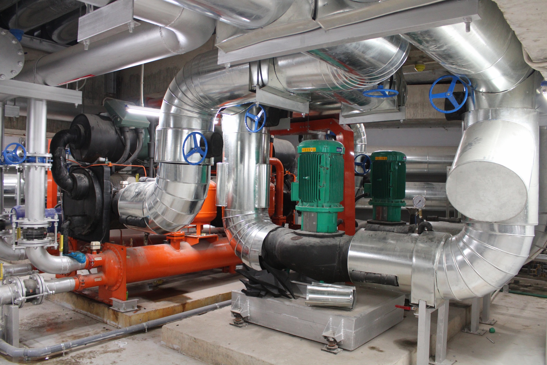 Completion of the ice rink in Landmark 81 building, HVC handing over to ...